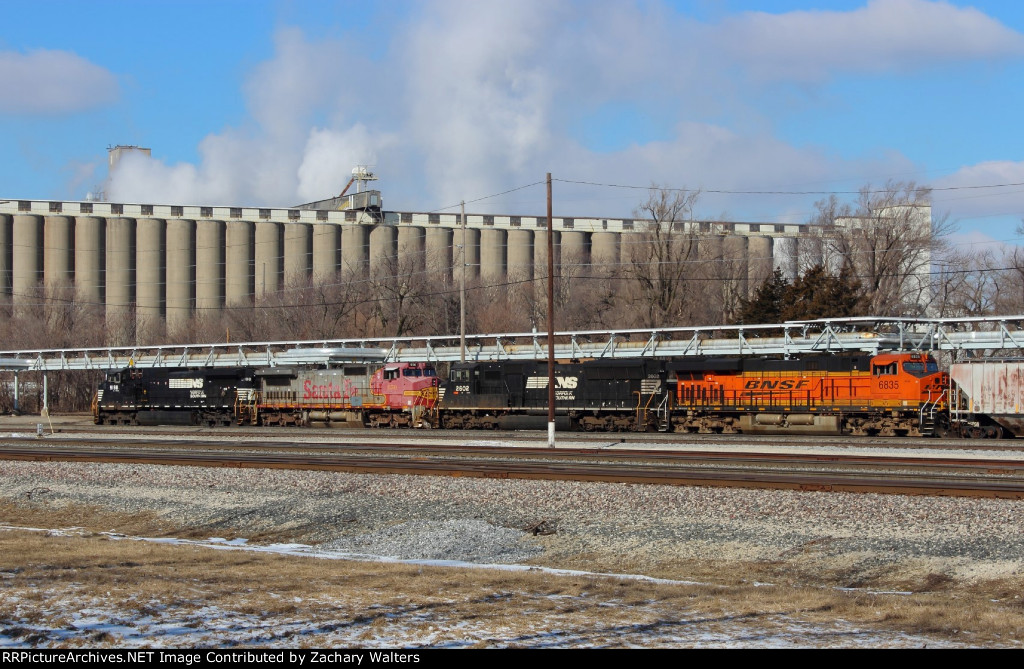 NS 9188 BNSF 950 NS 2602 BNSF 6835